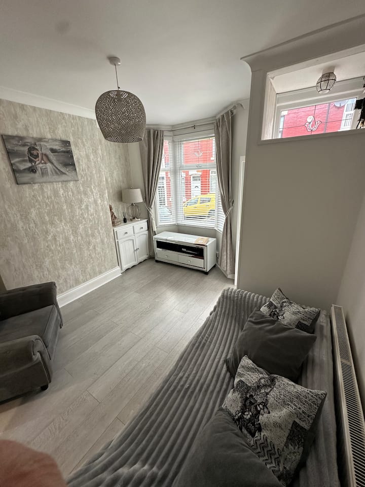 2bedroom House With Free Parking - Liverpool