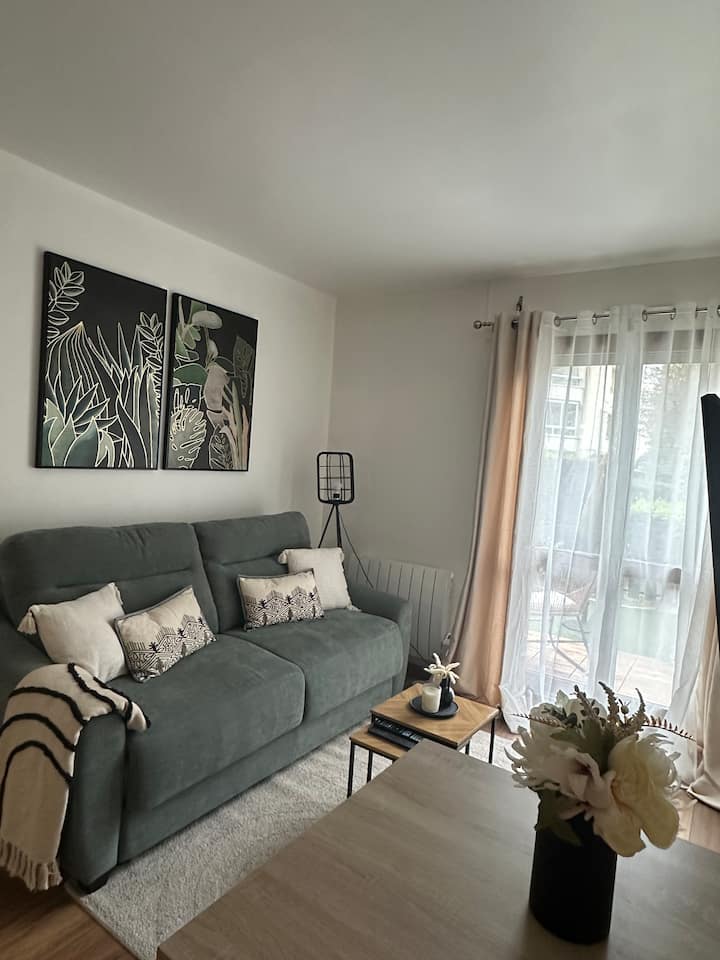 Cosy Studio En Centre-ville - Le Chesnay