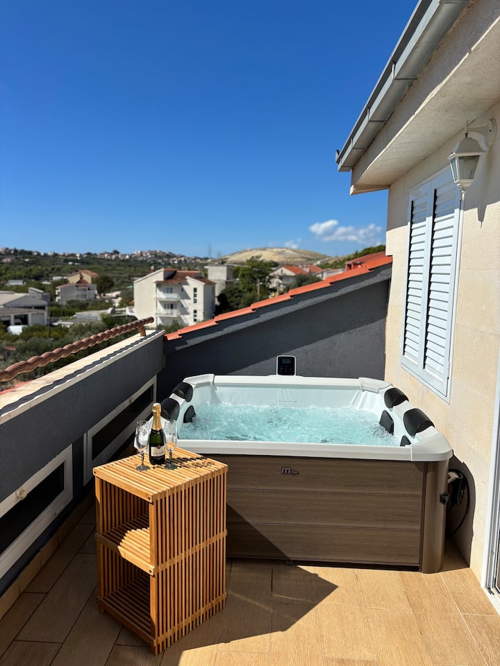 Penthouse With Jacuzzi - Jesenice