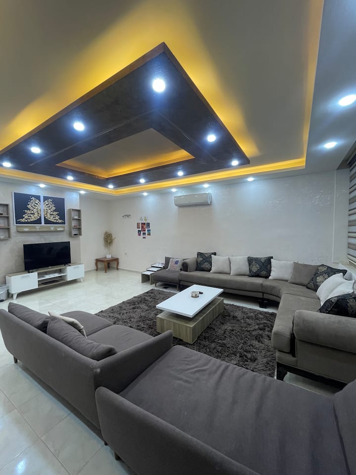 شقة مفروشة غرفتين وصالة - Amman