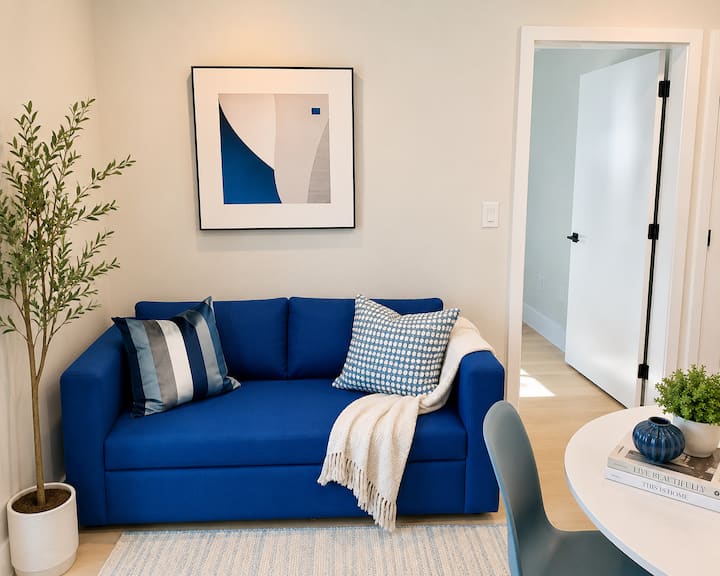 Bright & Comfortable 2-br Garden Suite - Vancouver
