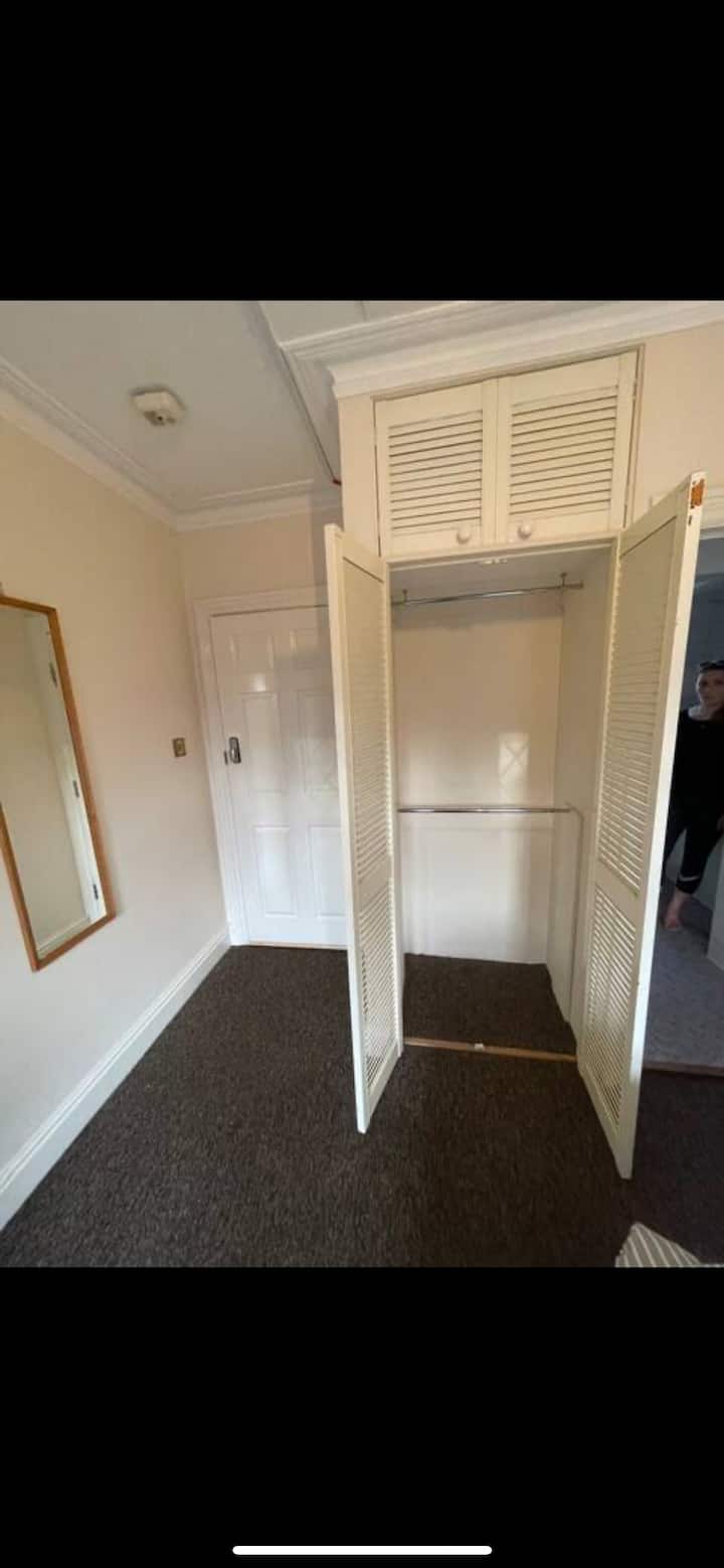 Spacious Double En Suite Room - Reading