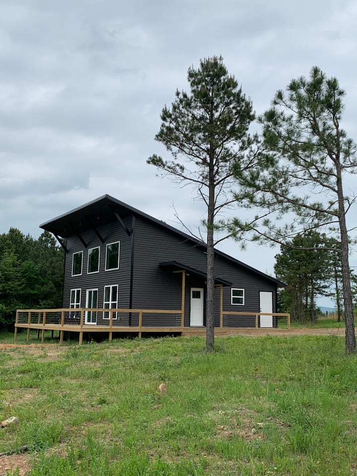 Modern Mountain Retreat - Clarksville, AR