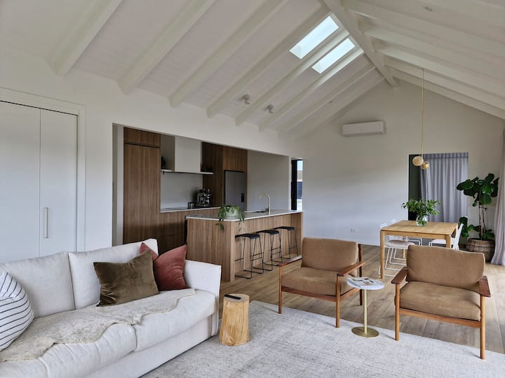 Modern Home In Cambridge - Cambridge