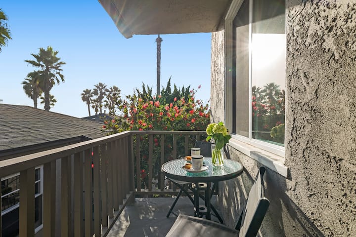 Beachfront Apt 5 - Country Club - San Diego