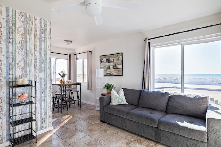 Beachfront Apt 10 - San Diego