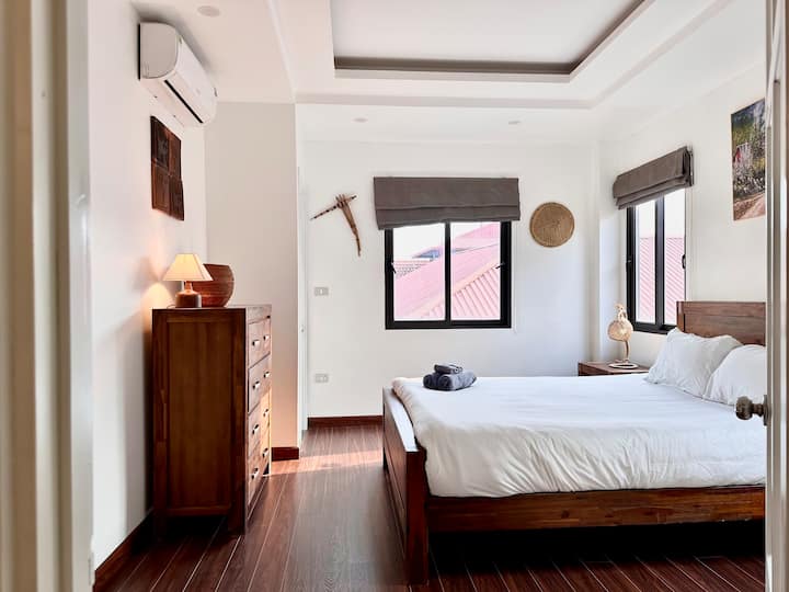 Charming Apartment/ 2brs -2 Bathroom/ 15" Old Town - Hanoi