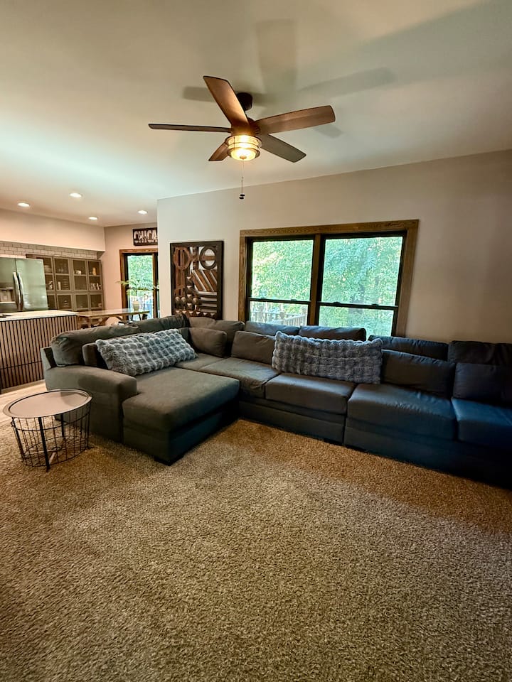 A Spacious, Well Stocked, Family-friendly Retreat - Naperville, IL