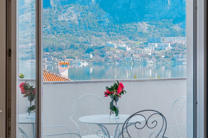 Relaxing 2-bedroom Apartment With Bay View|parking - Montenegro
