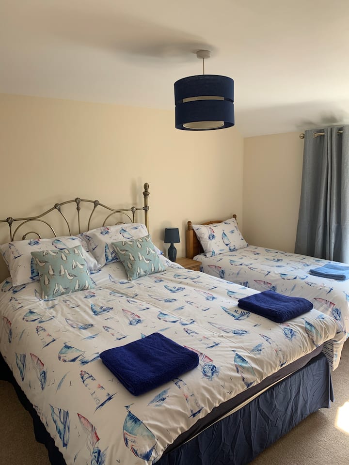 Quaint Beachside Cottage - Anderby Creek