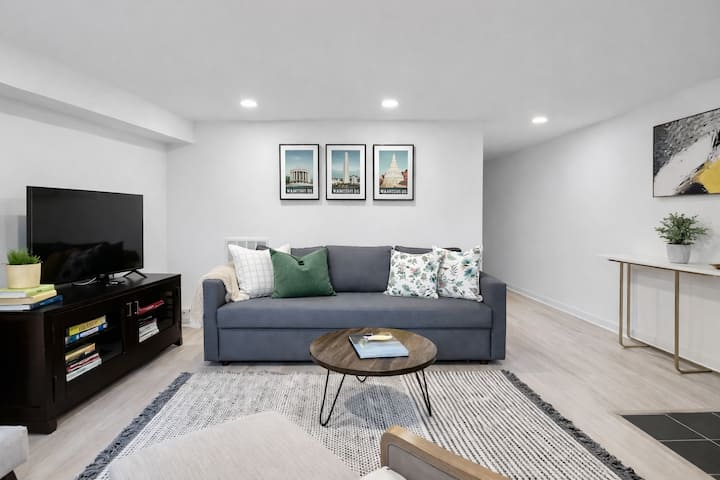 Charming Capitol Hill Beauty, Spacious, Sleeps 4 - Washington