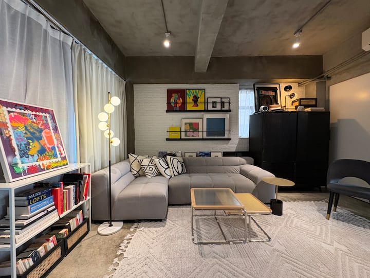 Spacious Art Gallery Loft Central - Sheung Wan