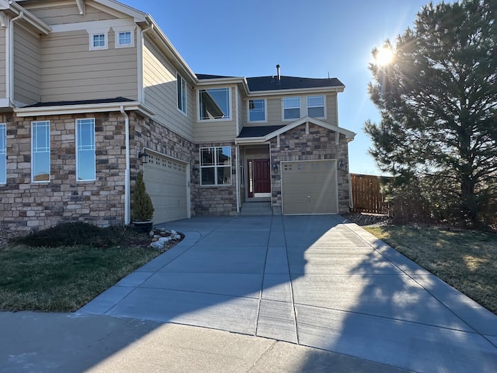 Immaculate Five Bedroom Home - Aurora, CO