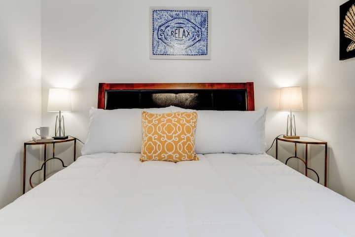 2 Bed & Bath Apt Home By The Beach! - Norfolk, VA