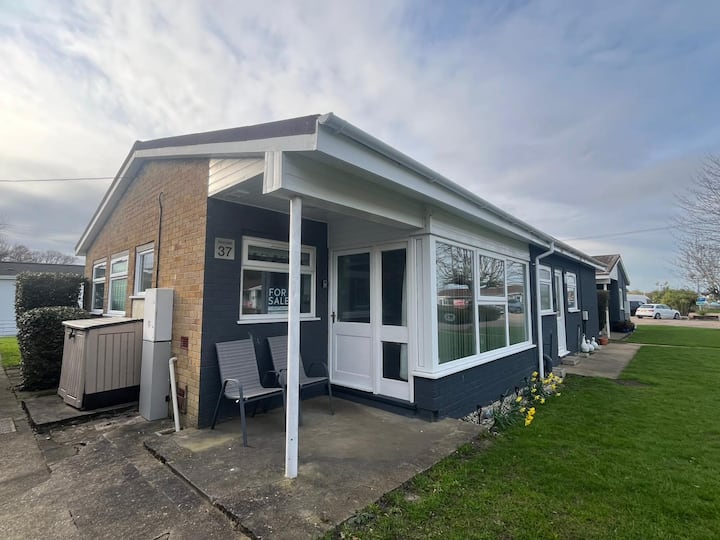 Goosey Gander
2 Bedroom Holiday Villa - The Broads National Park