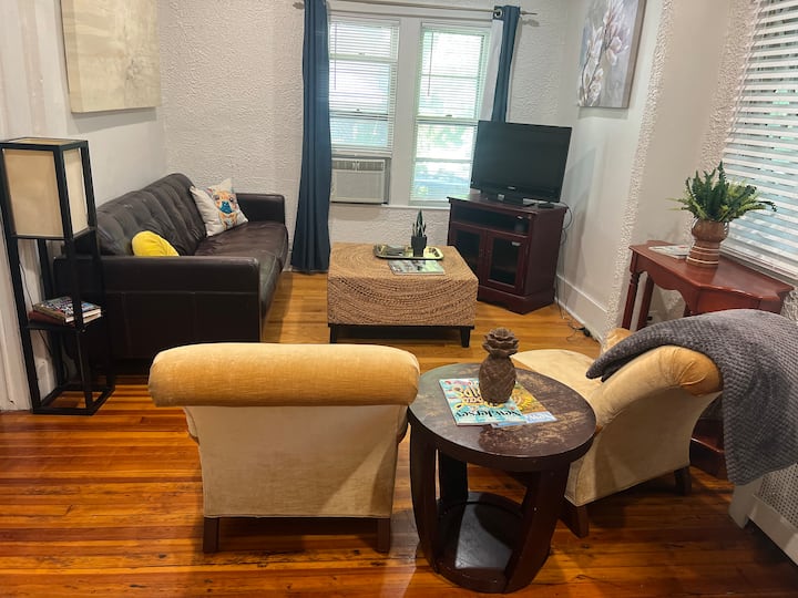 Chic, Cozy Montclair Apartment - Montclair, NJ