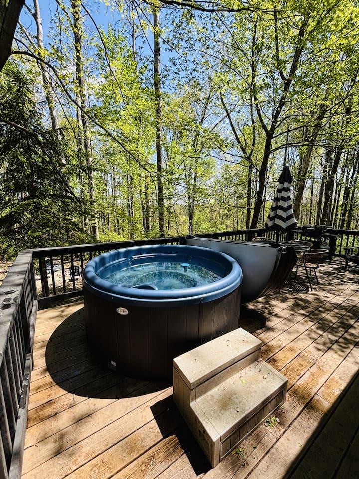 Boho Cabin W/ Hot Tub | Private & Cozy Escape - Hocking Hills State Park, OH