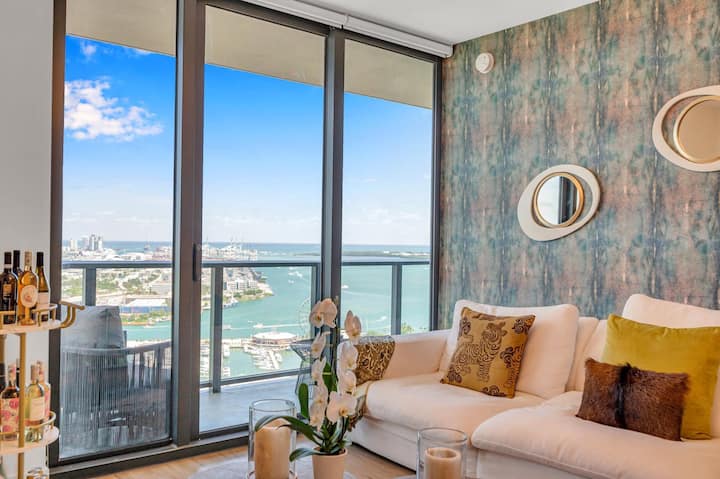 Luxurious Miami Ocean Front High Rise - Miami, FL