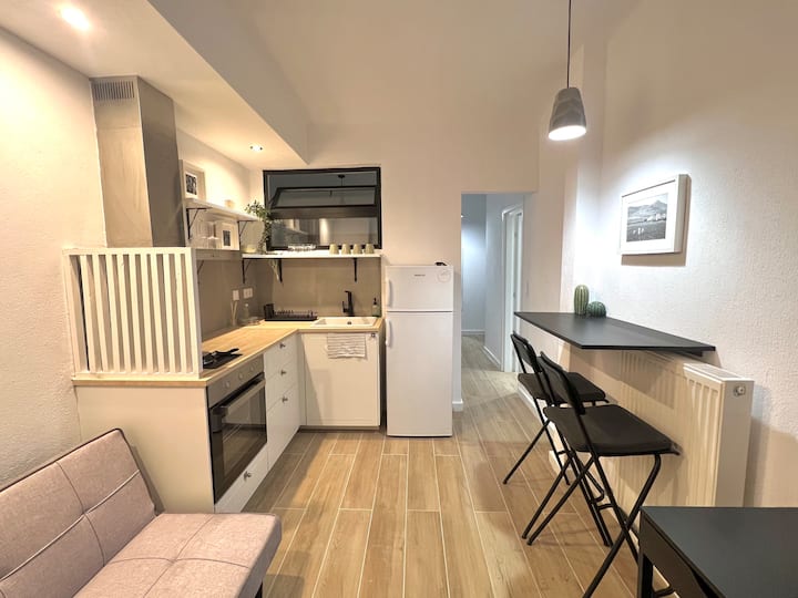Appartement Chaleureux Avec Terrasse - Салоники