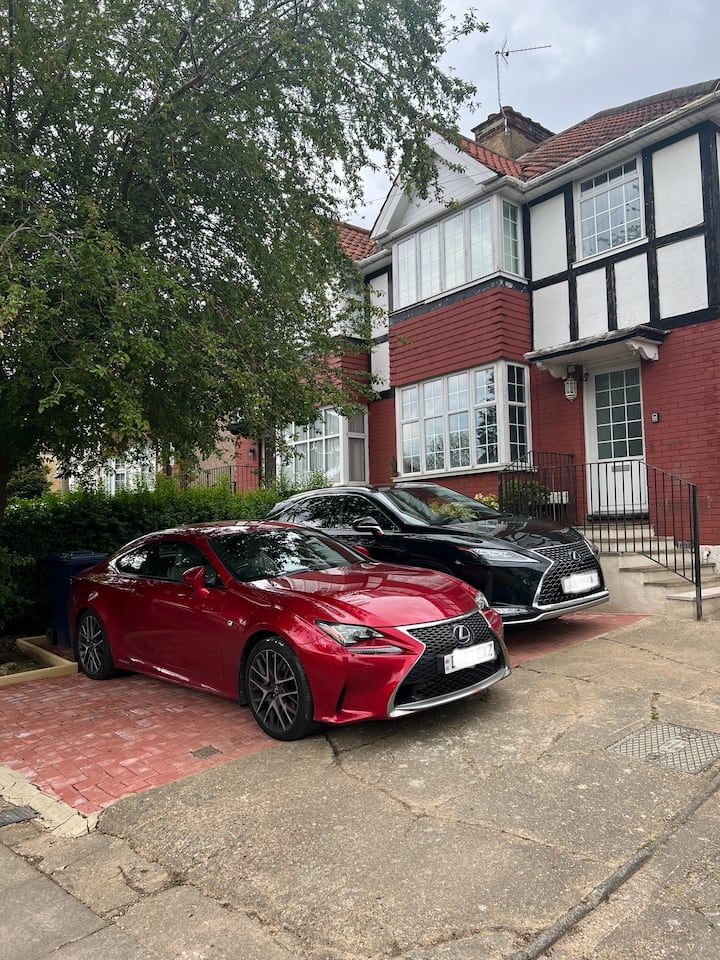 4 Bedroom Semi Detached House London - London