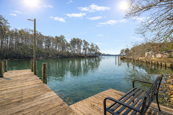 Waterfront Retreat W/ Dock, Kayaks & Fire Pit! - Kilmarnock, VA
