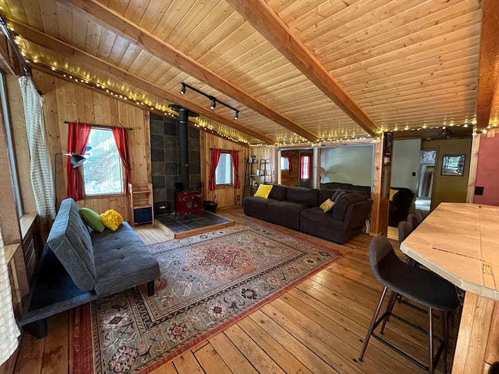 Cozy Cabin In The Woods - Girdwood, AK