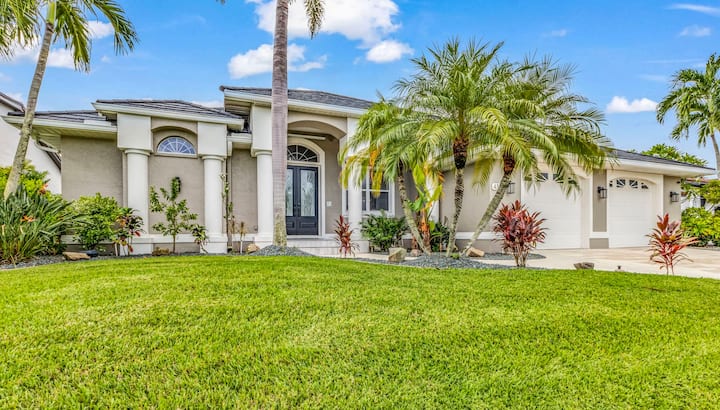 Wow! Luxury Waterfront Home-heated Salt Water Pool - Punta Gorda, FL