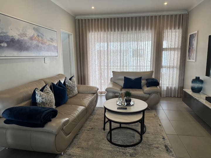 Peaceful Morningside/ Sandton Gem (Power Back Up) - Sandton