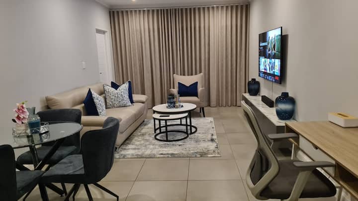 Peaceful Morningside/ Sandton Gem (Power Back Up) - Sandton