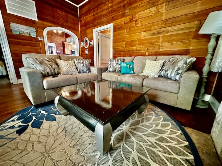 Rustic 90’ Yr Old Home In Cp, Tx : Sleeps 8 - Comfort, TX