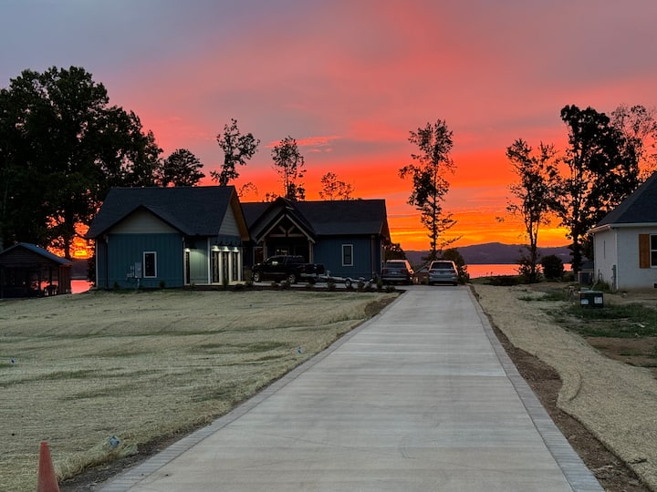 Driftwood On Douglas - White Pine, TN