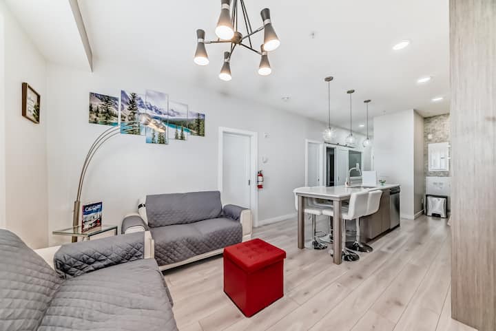 Modern Condo | Free Parking | 24/7 Gym - Calgary