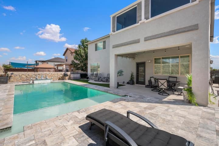 East. My Lovely Sanctuary, Amazing Pool - El Paso, TX
