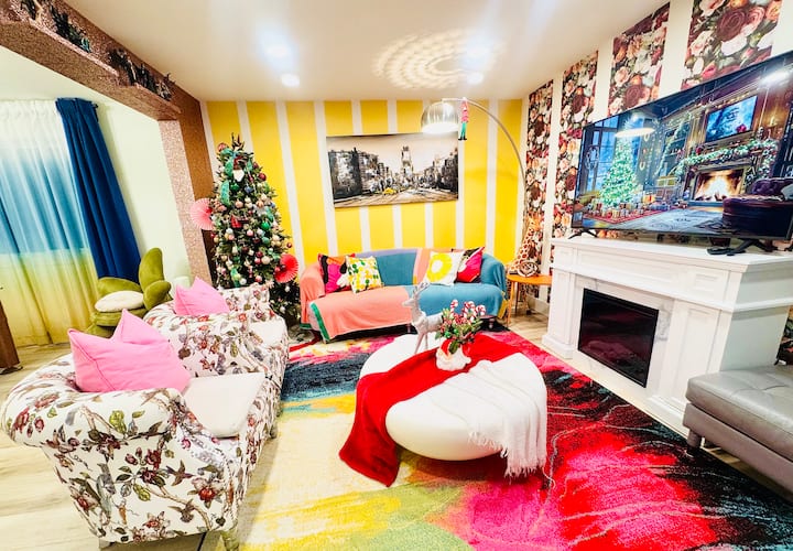 Funhouse*nearwem*babykidfriendly*kingbed*fireplace - Edmonton