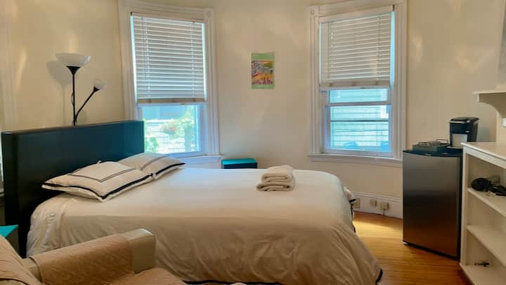 M3 Suite With Private Bathroom Walk To Harvard T - Belmont, MA
