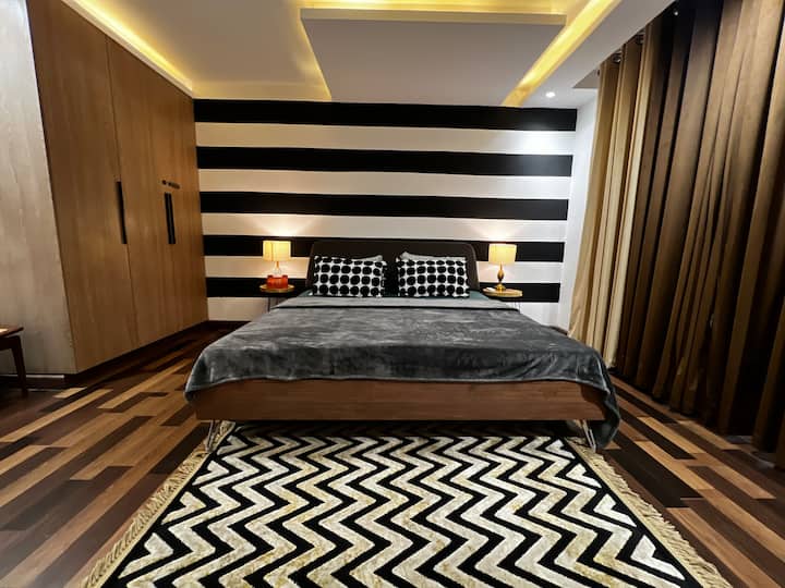 Magnum: Gold Crest One Bed Apt - Lahore