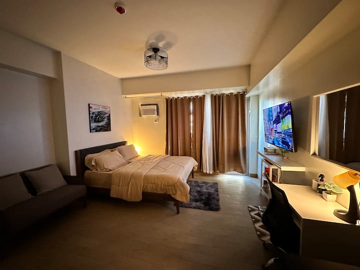 Comfy Studio In Araneta City With Sunset View - Quezon City