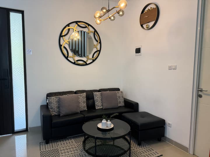 Exclusive Home In Bumi Nyiur With A Swimming Pool. - Manado