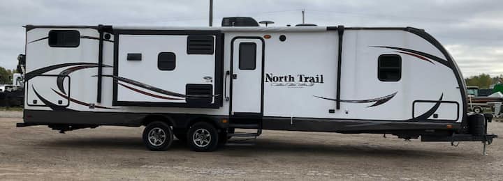 33' North Trail Camper Sleeps 10 - 格蘭德港