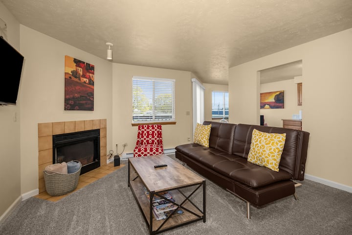 Beautiful 2 Br Apt2 | Netflix & Keurig | Wifi | Ac - Spokane Valley, WA