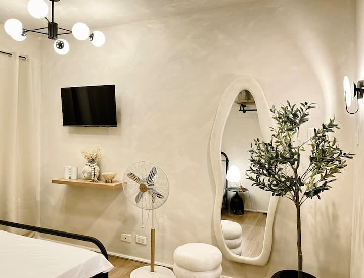 Bask Studio (2-3 Pax W/ River View) • Húway Spaces - Iloilo City
