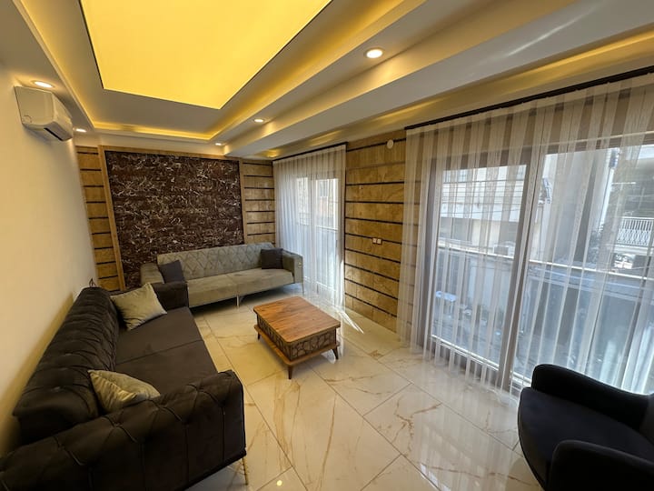 Kuşadası Merkezde-süperlüx 2+1 Denize 300mt. - Kuşadası