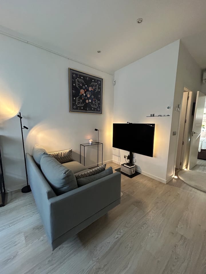 Piso De Lujo Con Patio Y Piscina Privada - Madrid