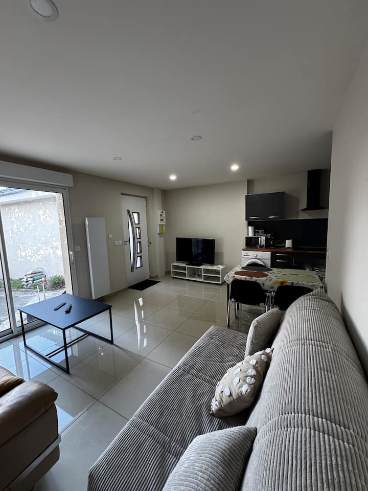 Logement Spacieux Près Du Métro - Vénissieux