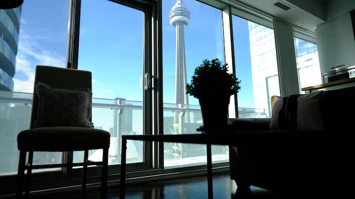 Sky Condo | 2 Br - Free Parking - Massive Balcony - Toronto