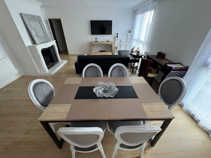 Renovated 100m²
Metro/tram/bus At Door
Paris 10mn - La Courneuve