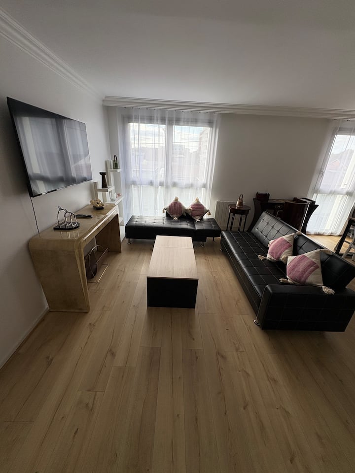 Spacious 100m²
Metro/tram At Door
10mn From Paris - Saint-Gratien