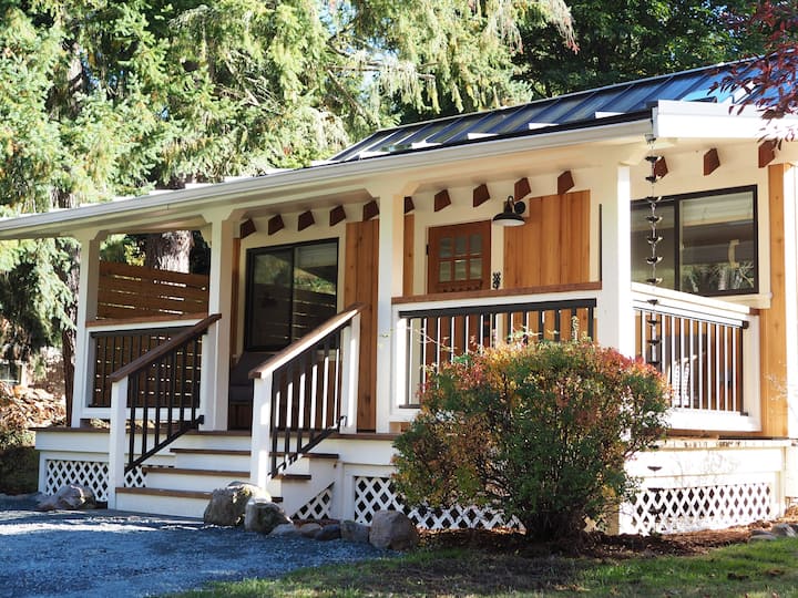 Cozy Cottage With Barrel Sauna - Vancouver Island
