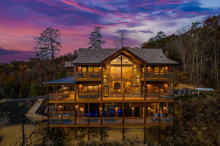 Gorgeous Mountain Views, Luxury 10/10, Large Pool - Pigeon Forge, TN