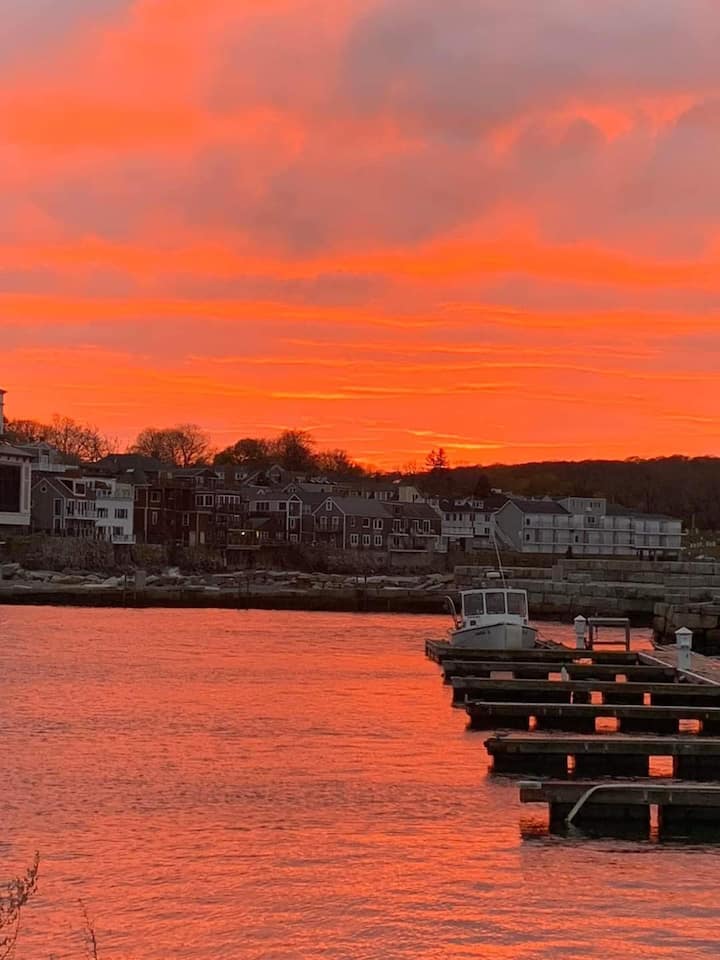 Rockport Gallery Suite - Long Beach Gloucester